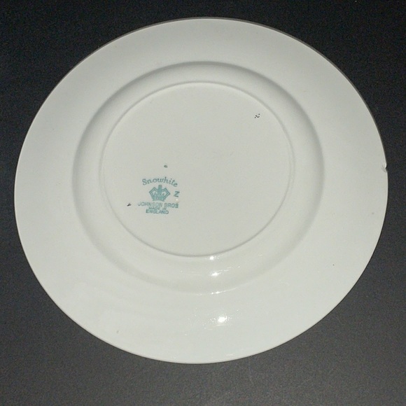 Johnson Brothers | Dining | Johnson Brothers Snowhite Dinner Plates Lot ...